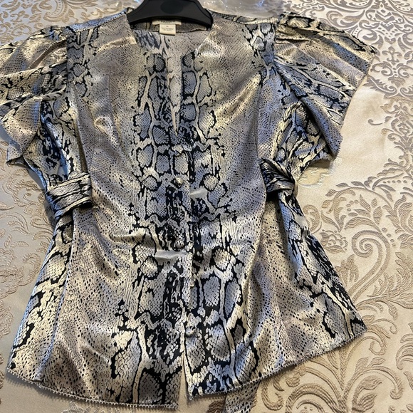 Vertigo Paris | Tops | Vertigo Paris Satin Gray And Black Flutter ...
